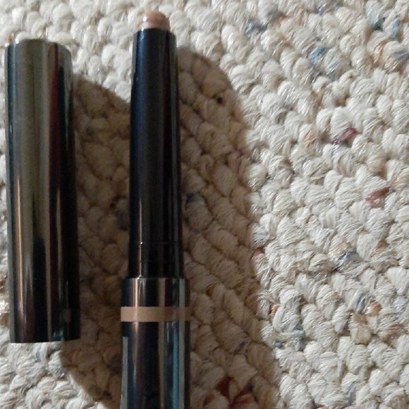 Burberry | Makeup | Burberry Almond Eye Color Contour | Poshmark